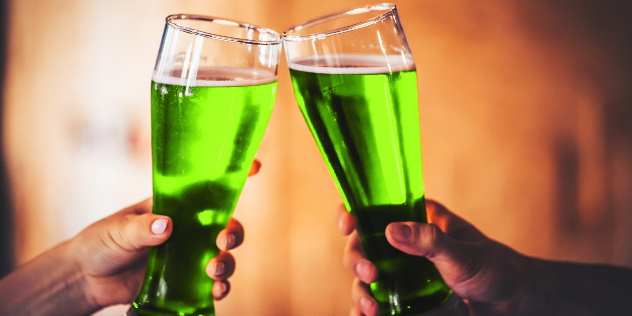 Saint Patrick’s Day: Faça sua própria cerveja verde | Blog da Frigelar